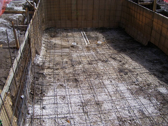 Pool Construction: Comparing Concrete, Vinyl Liner, and Fiberglass ...