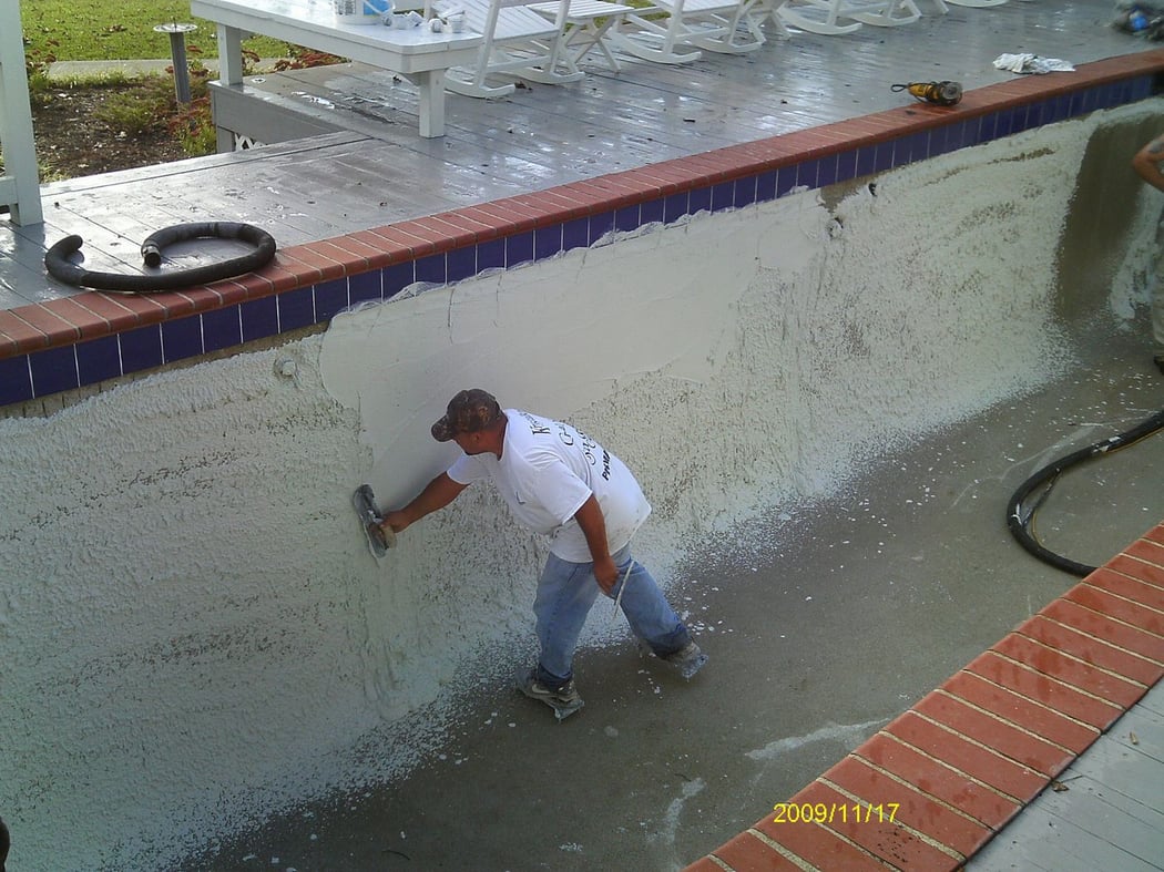 Pool Construction: Comparing Concrete, Vinyl Liner, and Fiberglass ...